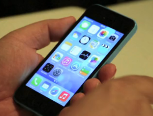 โผล่คลิปการใช้งาน ‘iPhone 5C’ สีฟ้า มาพร้อม iOS 7 รอลุ้นของจริง 10 ...