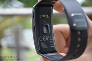 รีวิวตอนที่ 1 : Samsung Gear Fit แกะกล่องตัวเครื่อง ดีไซน์ และอินเตอร์เฟซ