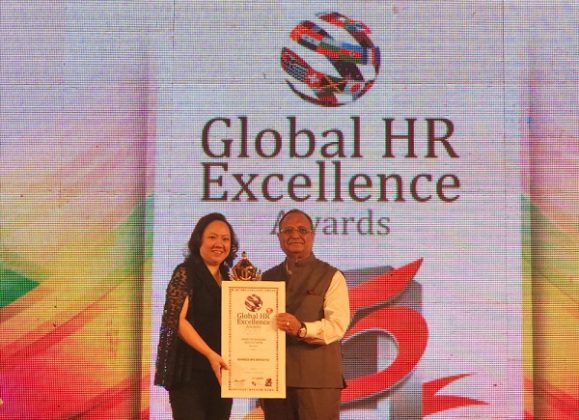 เอไอเอส รับรางวัล Global HR Excellence Award 2017 จาก World HRD Congress