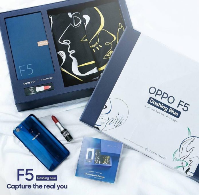 เปิดตัว OPPO F5 Dashing Blue Special Package มาพร้อมลิปสติกและเสื้อยืด ...