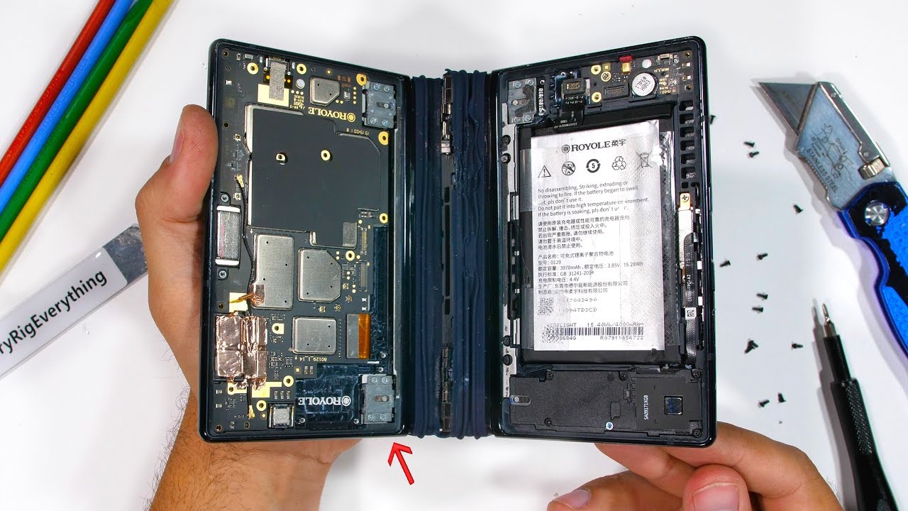 ชำแหละสมาร์ทโฟนพับหน้าจอได้รุ่นแรกของโลก Royole FlexPai มาดูกันว่าข้าง ...