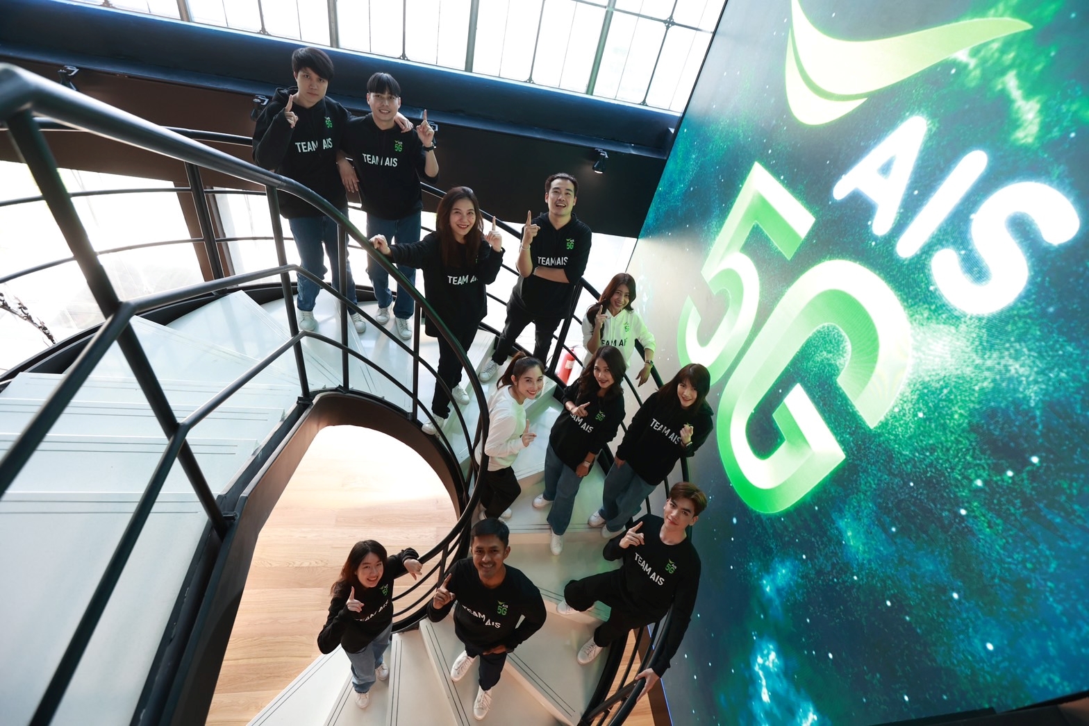 AIS เปิดตัว Flagship Store ล่าสุด ด้วยแนวคิด AIS THE YOUNIVERSE มอบประสบการณ์ Digital Lifestyle ...