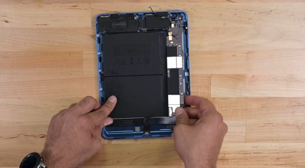 iFixit ชำแหละ iPad รุ่นที่ 10 พร้อมบอกเหตุผลที่ไม่รองรับ Apple Pencil 2